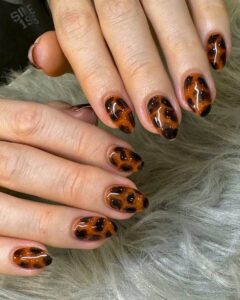 24 Easy Tortoise Shell Nail Designs You Can DIY at Home - PurelyComfy.com
